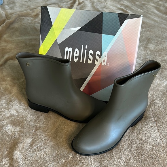 Melissa | Shoes | Used Like New Melissa Rain Boots In Olive Green ...